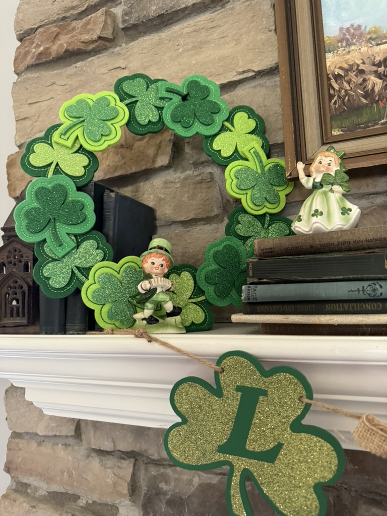 St. Patrick’s Day Bookmarks – The Thrifty Sisters